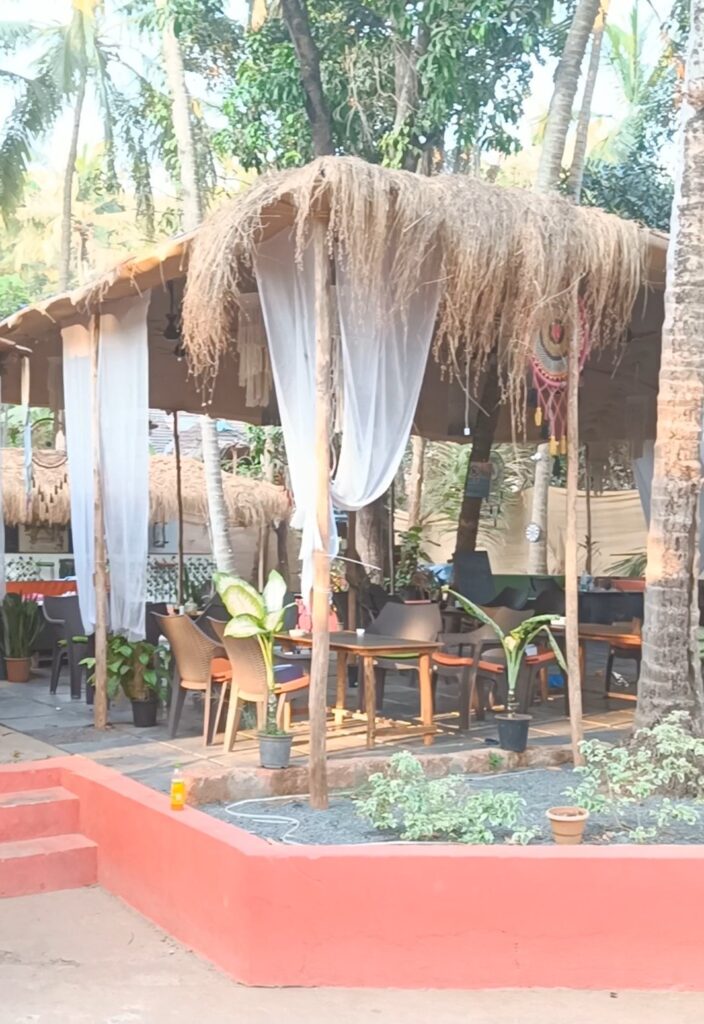 How is the life of a cafe/restuarant owner in Goa? - Cycle Tour India